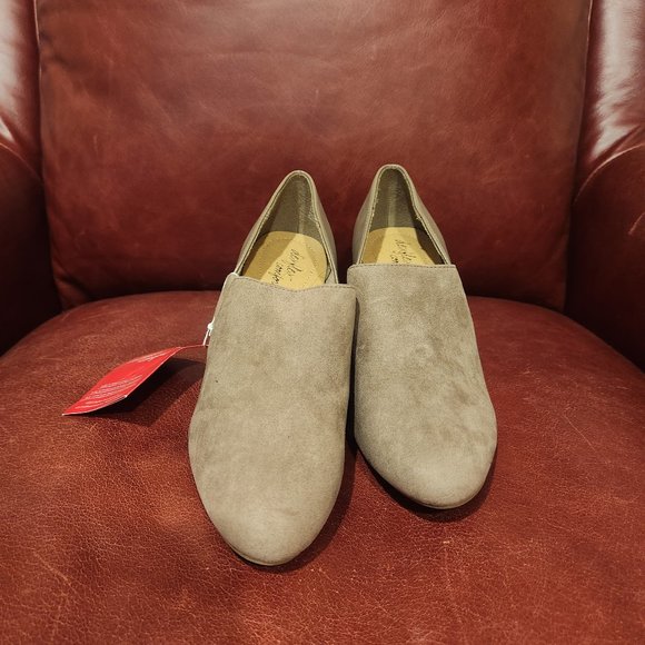 dexflex comfort | Shoes | Nwob Deflex Comfort Taupe Heels 7 | Poshmark